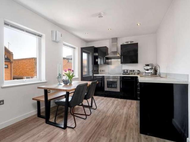 2 bed flat for sale