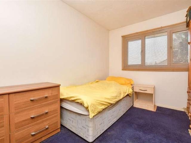 2 bed flat for sale