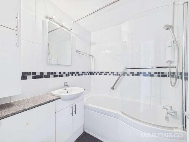 2 bed flat for sale