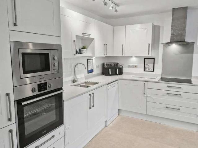 2 bed flat for sale