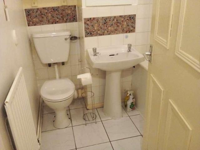 2 bed flat for sale