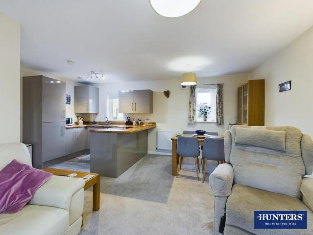 2 bed flat for sale