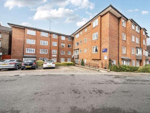 2 bed flat for sale