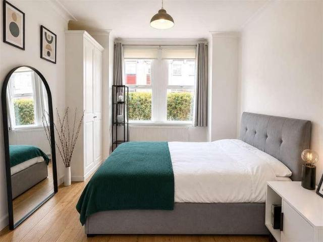 2 bed flat for sale