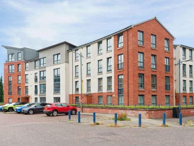 2 bed flat for sale