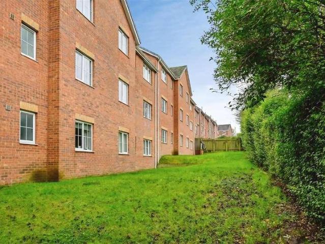 2 bed flat for sale
