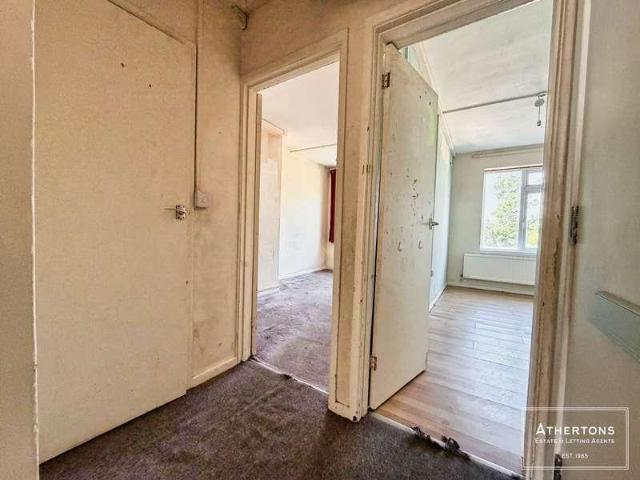2 bed flat for sale