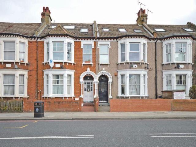 2 bed flat for sale