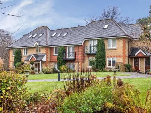 2 bed flat for sale