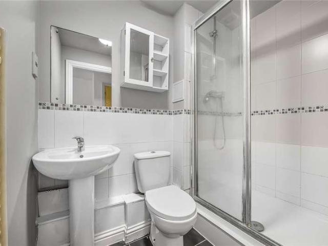 2 bed flat for sale