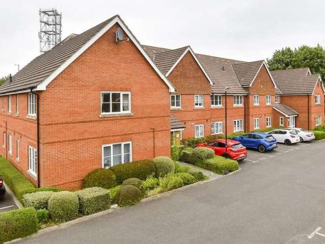 2 bed flat for sale