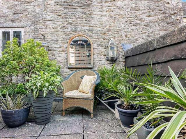 2 bed flat for sale