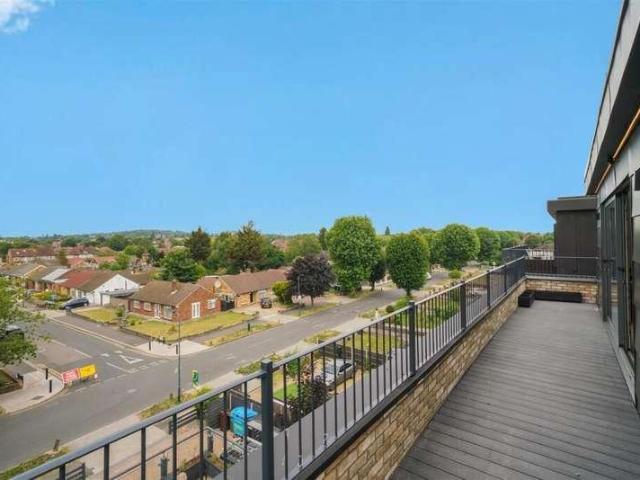 2 bed flat for sale