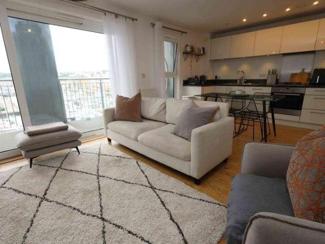2 bed flat for sale