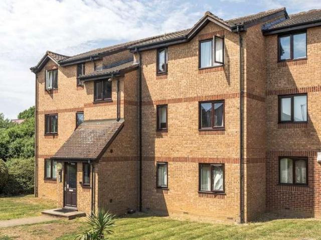 2 bed flat for sale