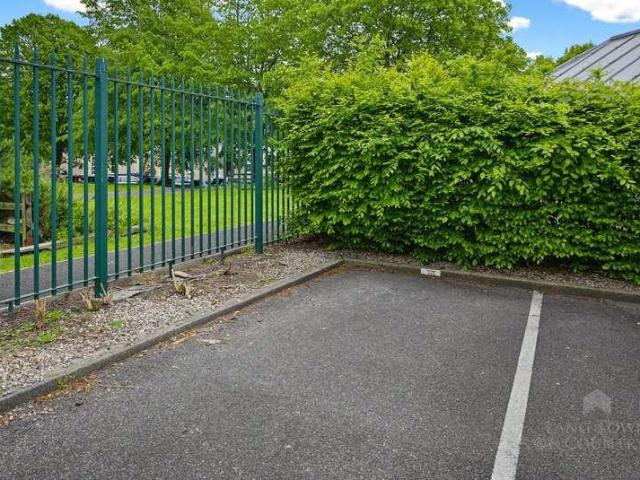 2 bed flat for sale