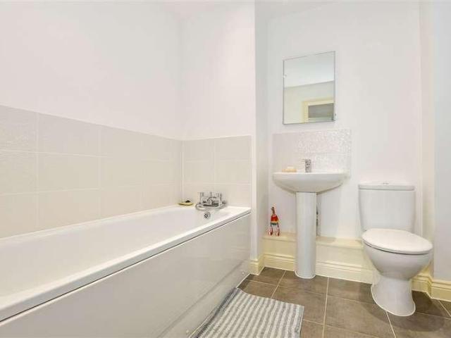 2 bed flat for sale