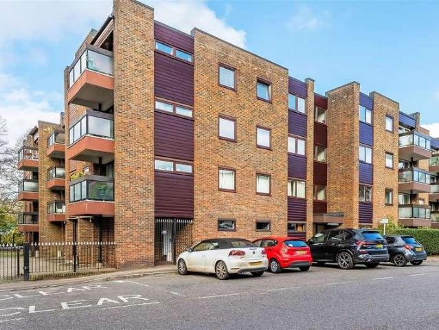 2 bed flat for sale