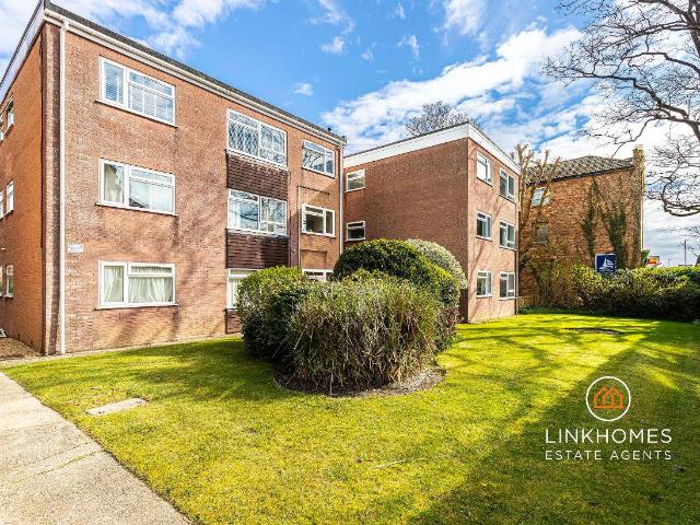 2 bed flat for sale