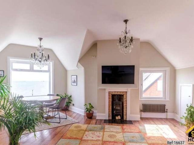 2 bed flat for sale