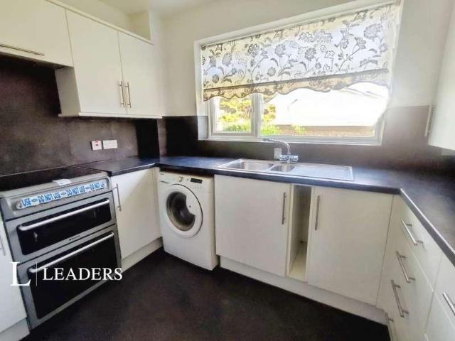 2 bed flat for sale