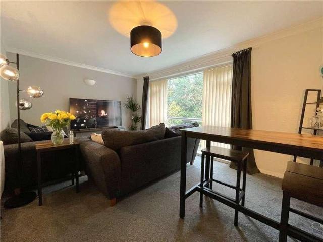 2 bed flat for sale