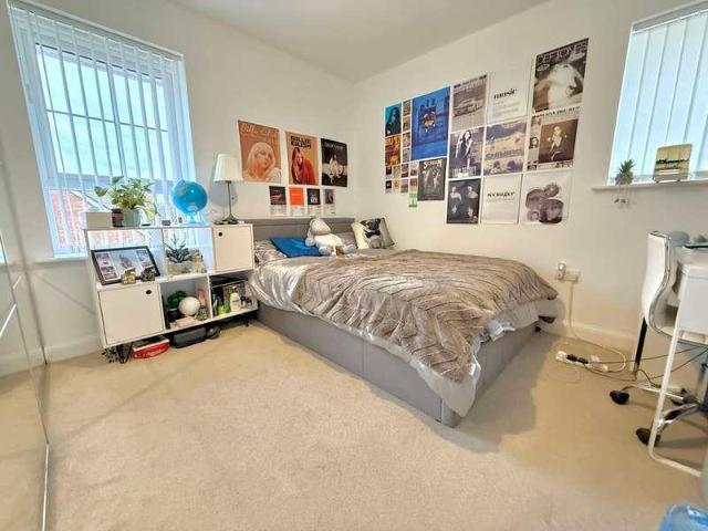 2 bed flat for sale