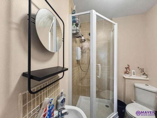 2 bed flat for sale