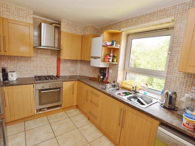 2 bed flat for sale