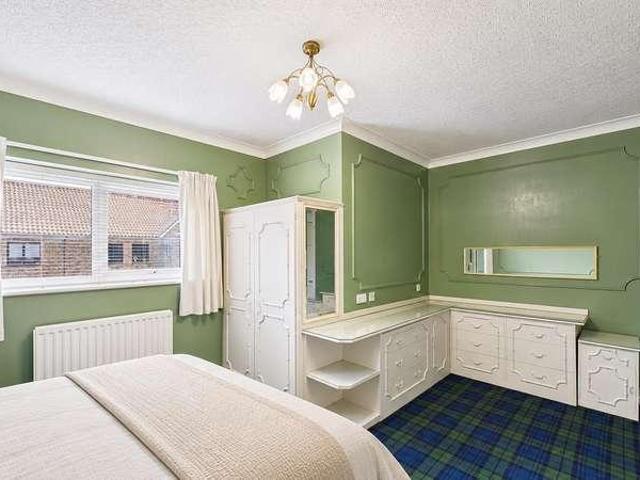 2 bed flat for sale