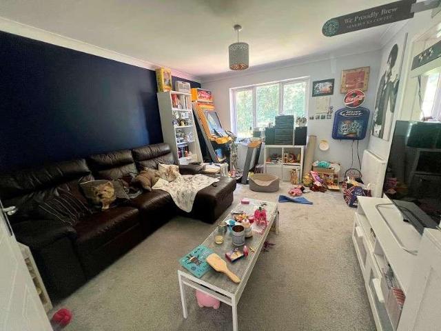2 bed flat for sale