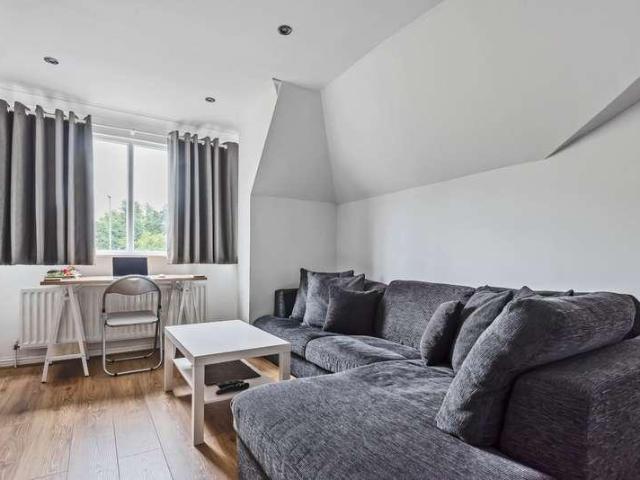 2 bed flat for sale