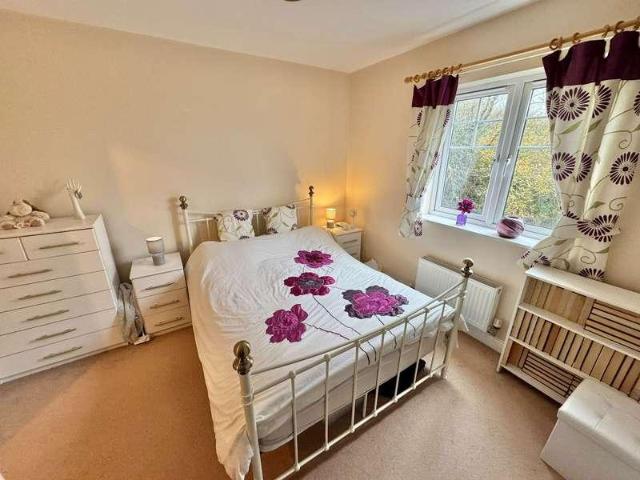 2 bed flat for sale