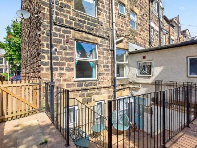 2 bed flat for sale