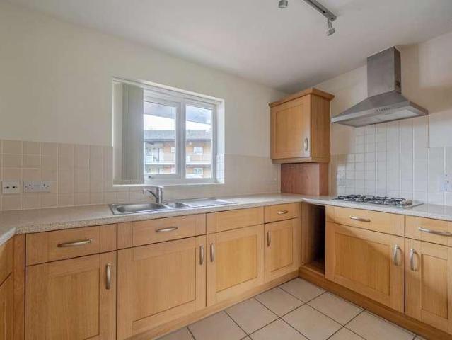 2 bed flat for sale