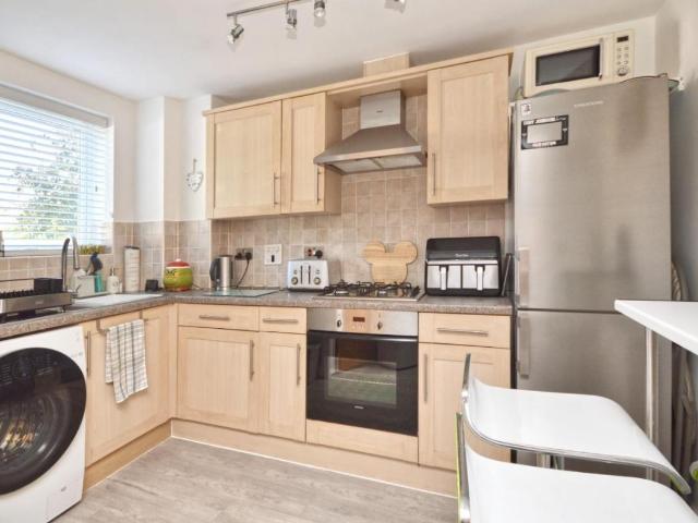 2 bed flat for sale