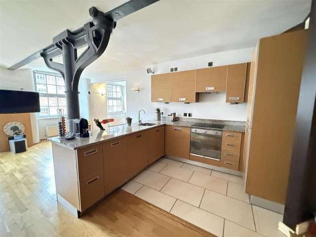 2 bed flat for sale