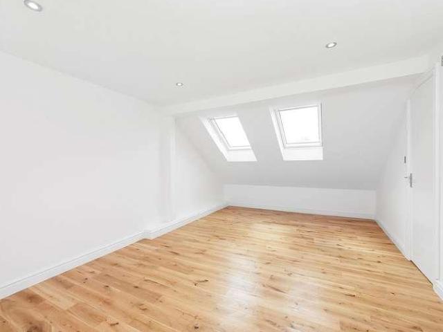 2 bed flat for sale