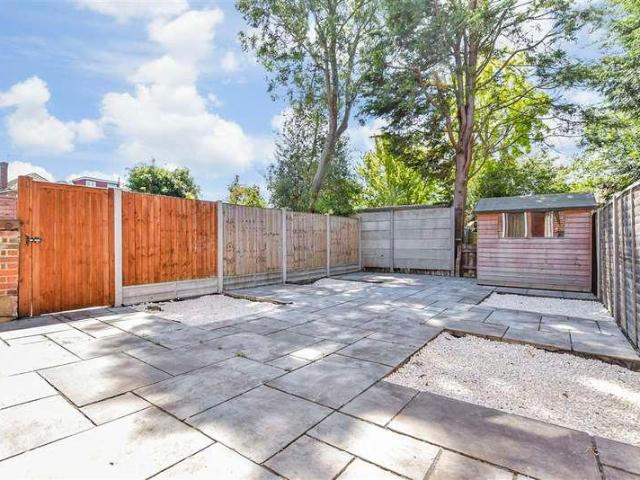 2 bed flat for sale