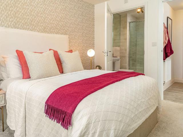 2 bed flat for sale