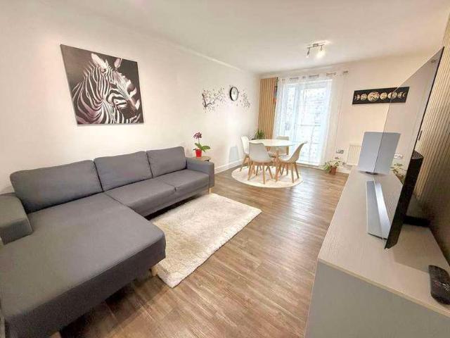 2 bed flat for sale