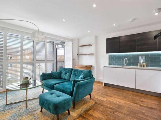 2 bed flat for sale