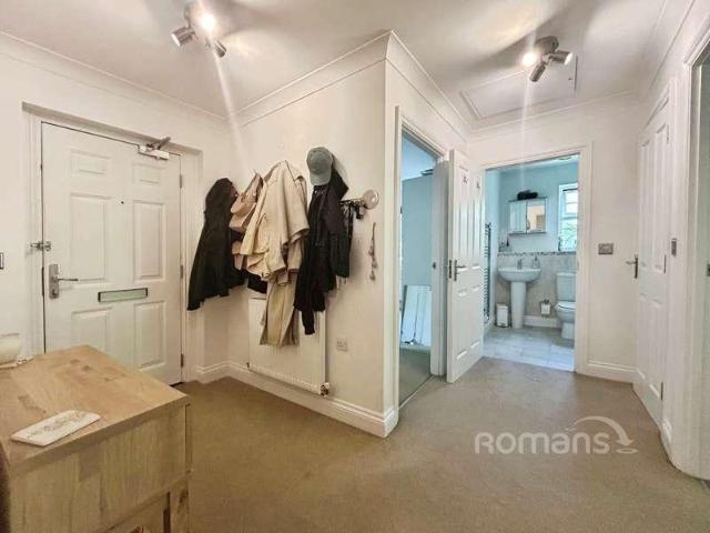 2 bed flat for sale