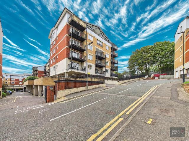 2 bed flat for sale