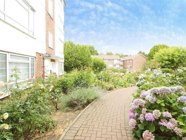 2 bed flat for sale