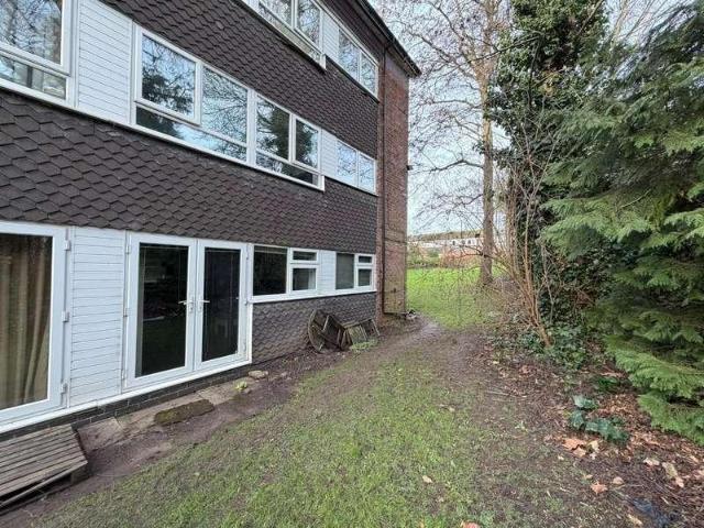 2 bed flat for sale