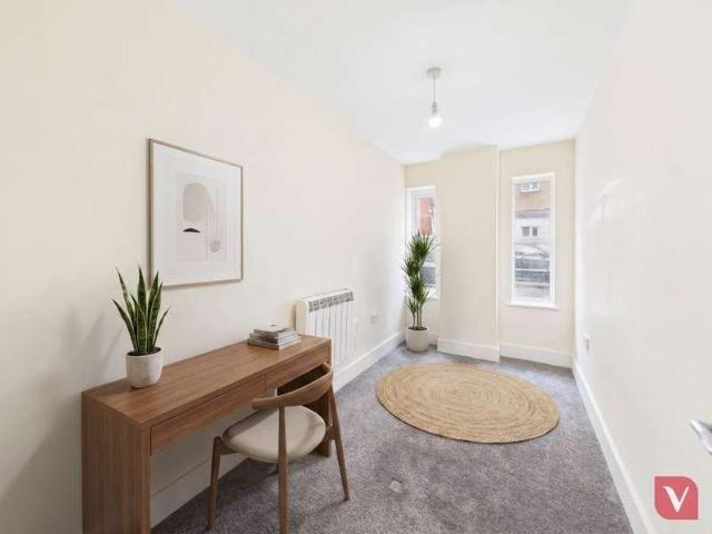 2 bed flat for sale