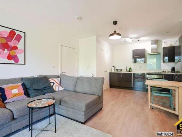 2 bed flat for sale