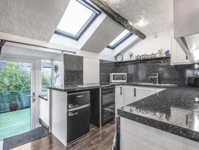 2 bed flat for sale