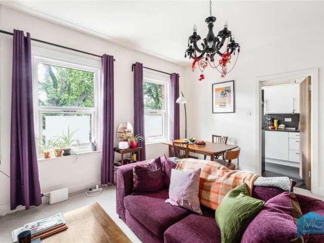 2 bed flat for sale